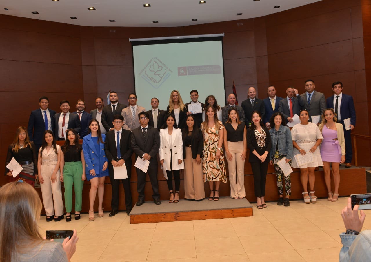 JURA 01 DE DICIEMBRE 2022 - BIENVENIDOS Y BIENVENIDAS NUEVOS COLEGAS - Colegio de Abogados y ...